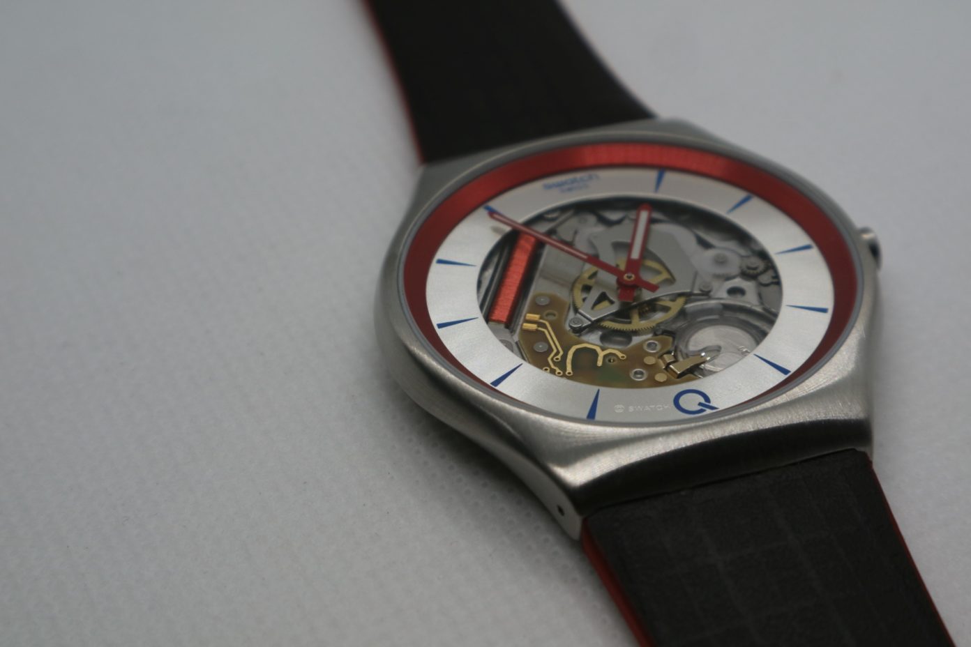 SWATCH Q Watch แรร์ไอเท็มที่แฟน James Bond ไม่ควรพลาด