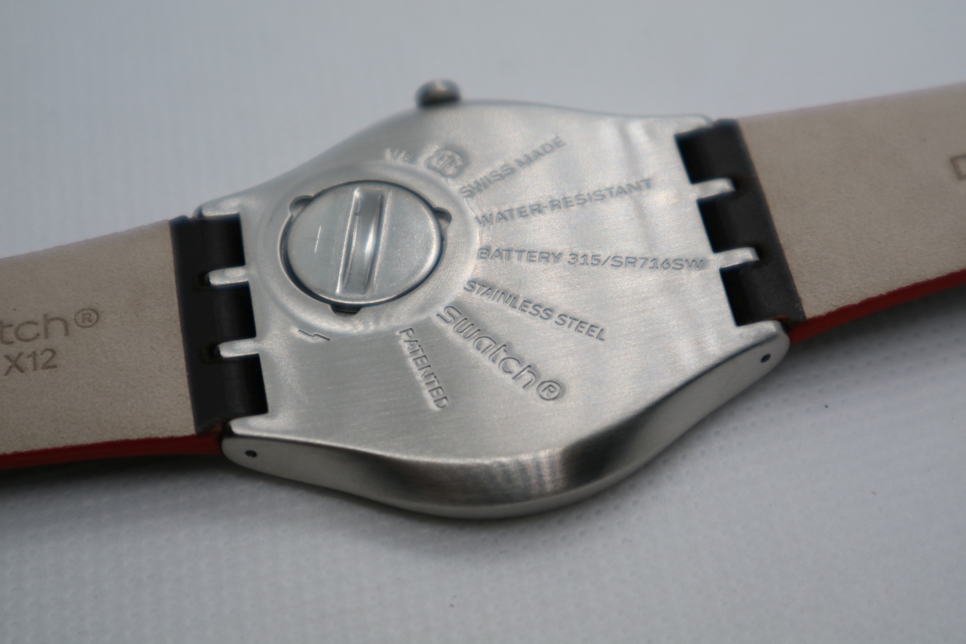 SWATCH Q Watch แรร์ไอเท็มที่แฟน James Bond ไม่ควรพลาด