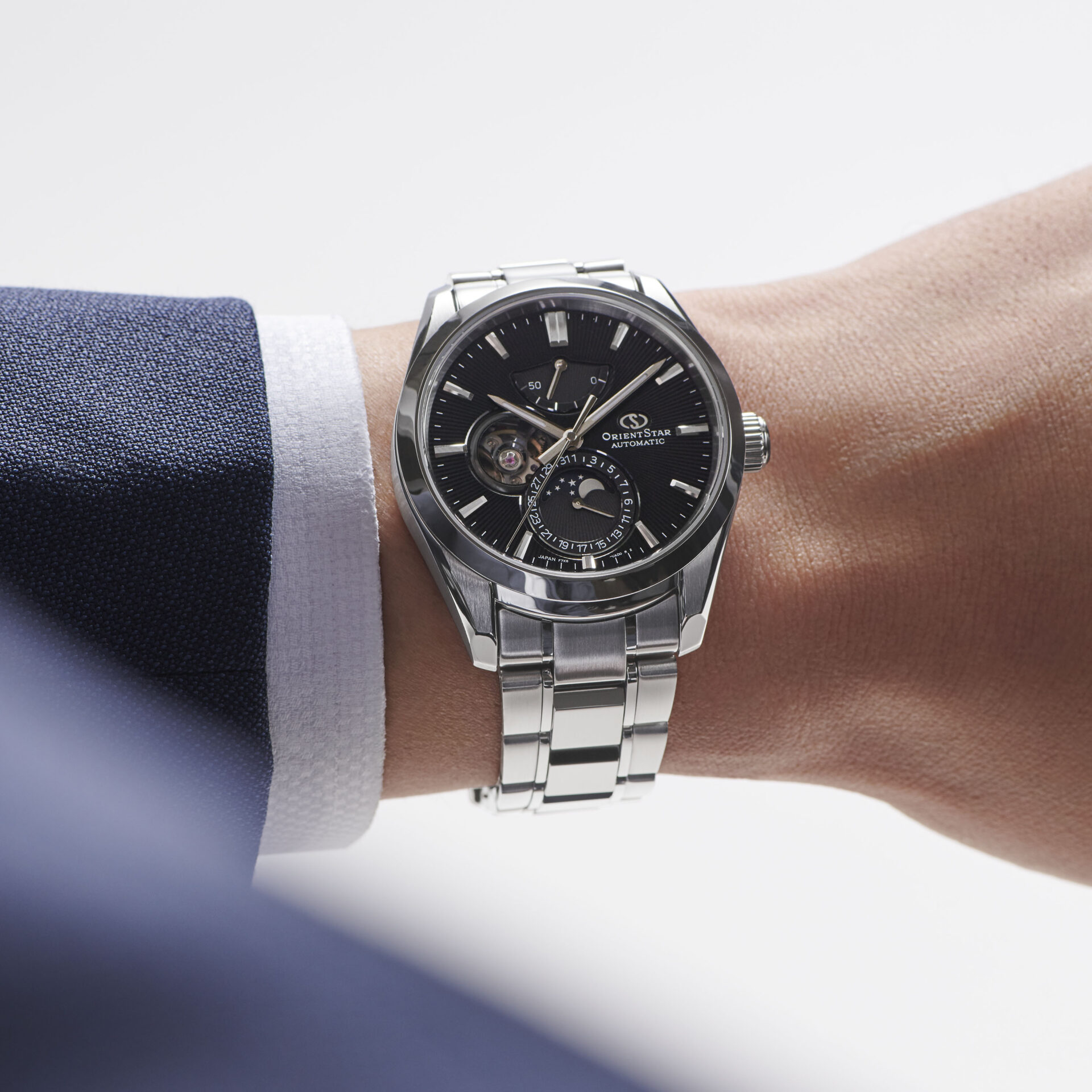 Orient Star New Mechanical Moon Phase ความงามของพระจันทร์บนข้อมือ