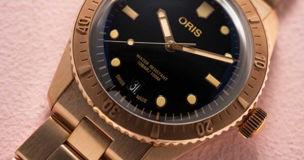 Oris Diver Sixty-Five Date Cotton Candy Sepia เติมความเข้มบนตัวเรือนบรอนซ์
